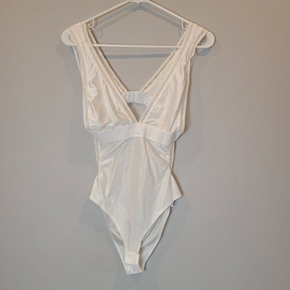 essue | Intimates & Sleepwear | Essue Teddy Bodysuit White Backless ...